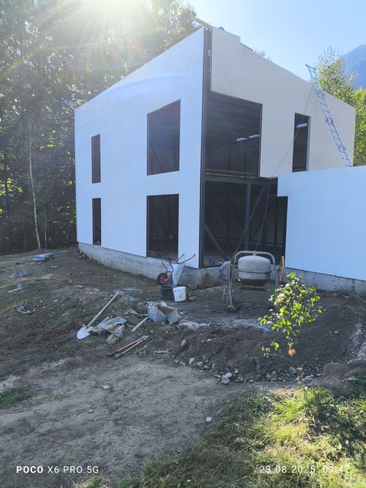 Construim case din structura metalica și panou sandwich la cheie Bacau • OLX.ro