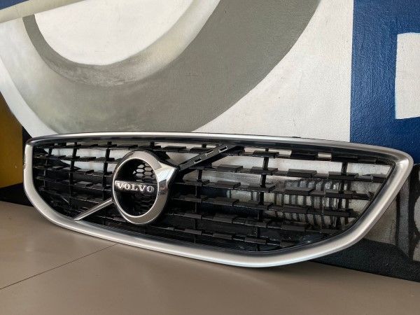 Grila bara fata Volvo V40 FaceLift Rdesign 2016+ 31425331 Baia • OLX.ro