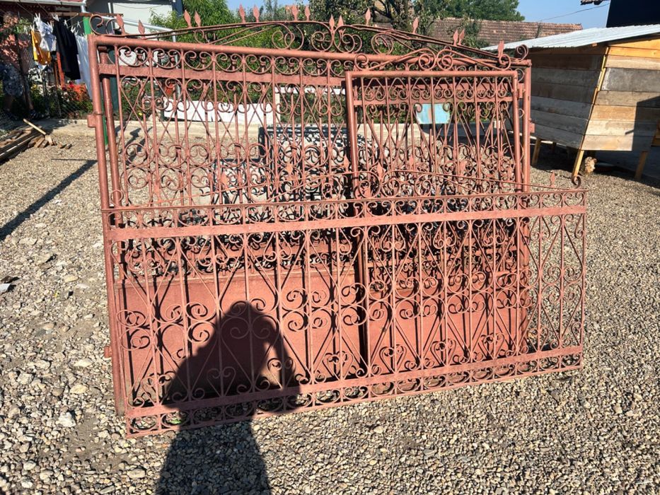 Gard vechi de fier forjat Chetani • OLX.ro