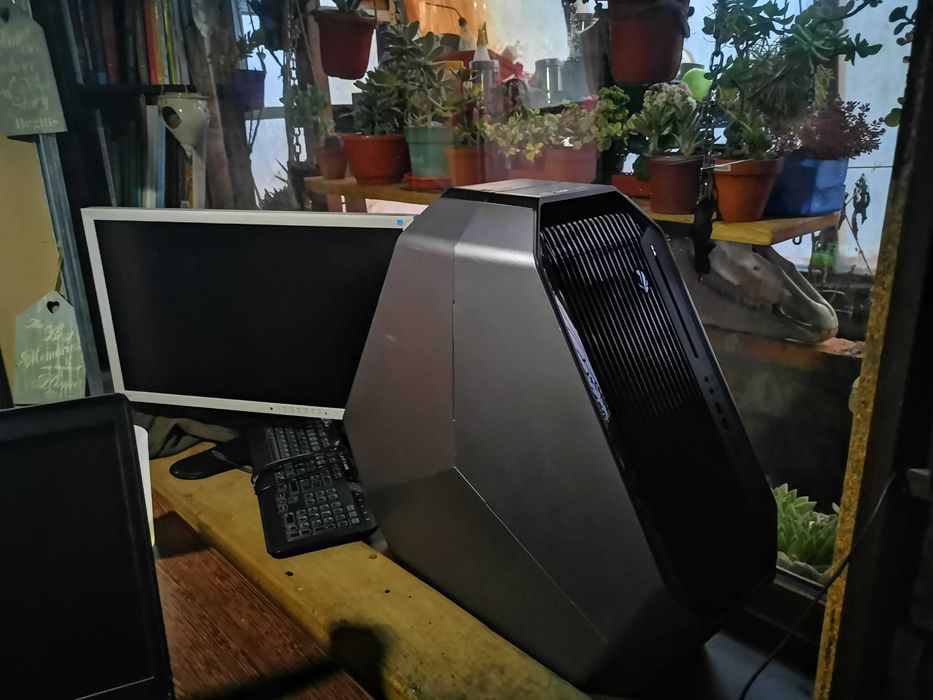 Pc. alienware area 51 cu monitor Eizo 27 inch Fagaras • OLX.ro