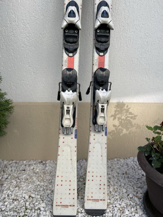 Schiuri/skiuri dama Salomon Valea Voievozilor • OLX.ro