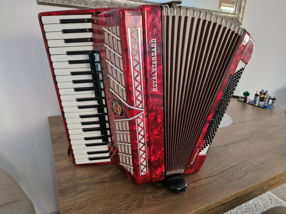 Acordeon Royalstandard 120 basi Sanandrei • OLX.ro