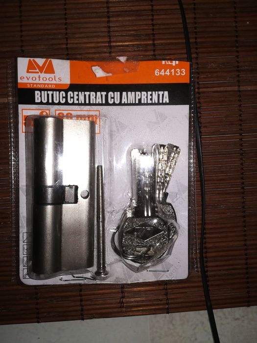 Vând butuc yala ușa metalica Focsani • OLX.ro