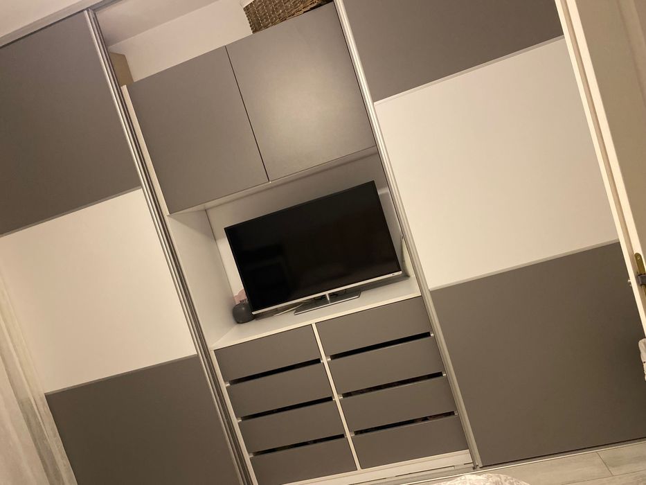 Dresing MDF modern 3,6 m x 2,8 m cu uși glisante și spațiu TV Constanta ...