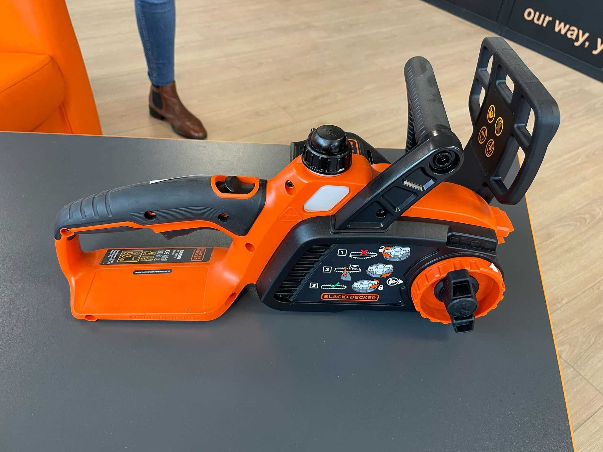 RESIGILAT- Black+Decker-GKC1825L20-QW Fierastrau electric 18V, 25cm ...