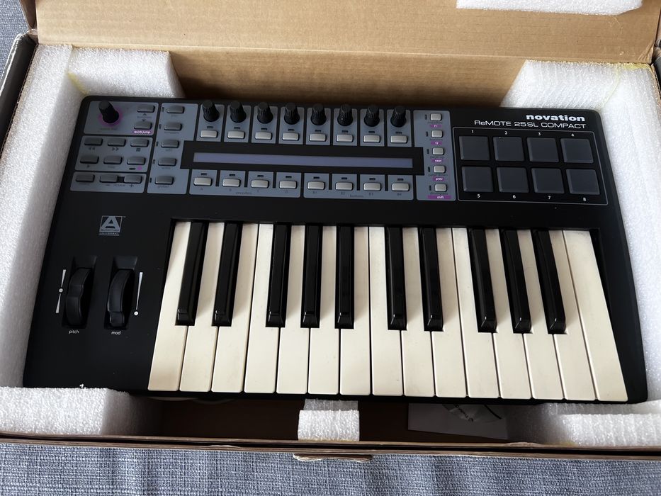 Novation ReMOTE 25SL Compact MIDI Controller гр. София в.з. Киноцентъра ...