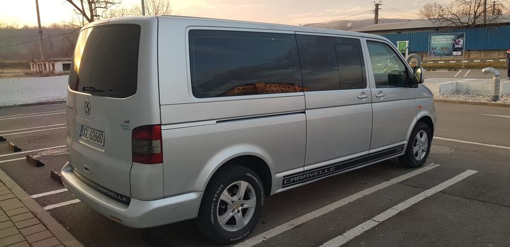 Vw Caravelle 9 locuri an 2007 Ditesti • OLX.ro