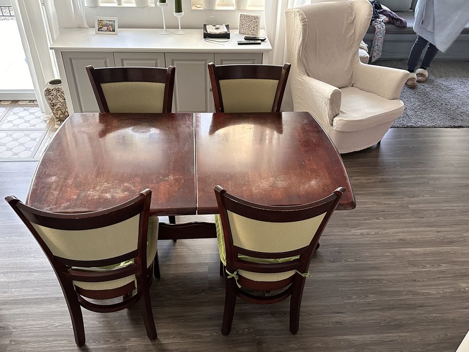 Разтегателна маса за хранене с 4 стола, масив череше гр. Карлово • OLX.bg