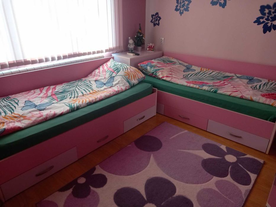 Ъглови легла с ракла 190/82 см и бюро гр. Симитли • OLX.bg