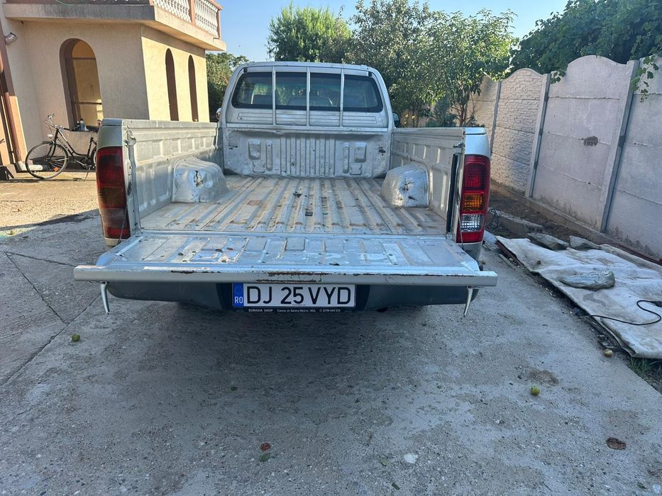 Toyota Hilux 4x2 Diesel,2 locuri,Autoutilitara Cosoveni • OLX.ro