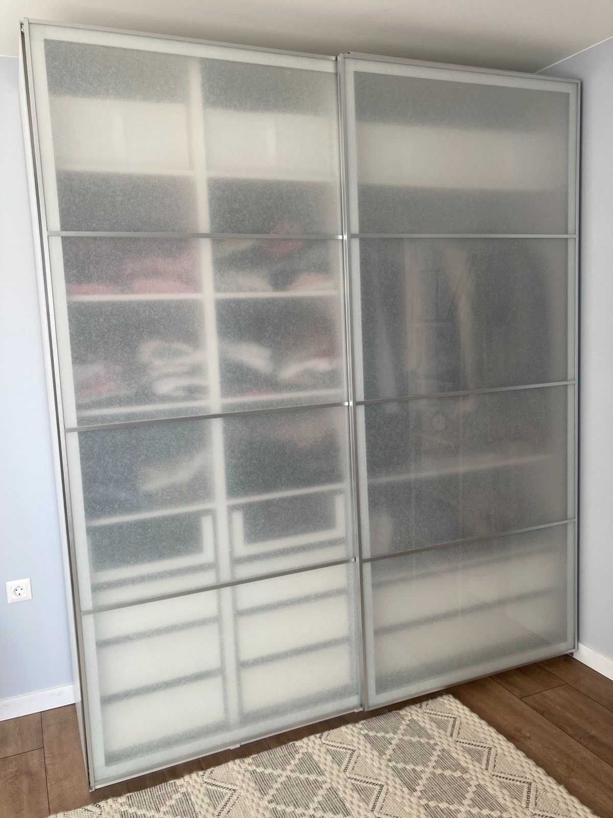 Плъзгащи се врати Svartisdal с матирано стъкло за система Pax от Ikea