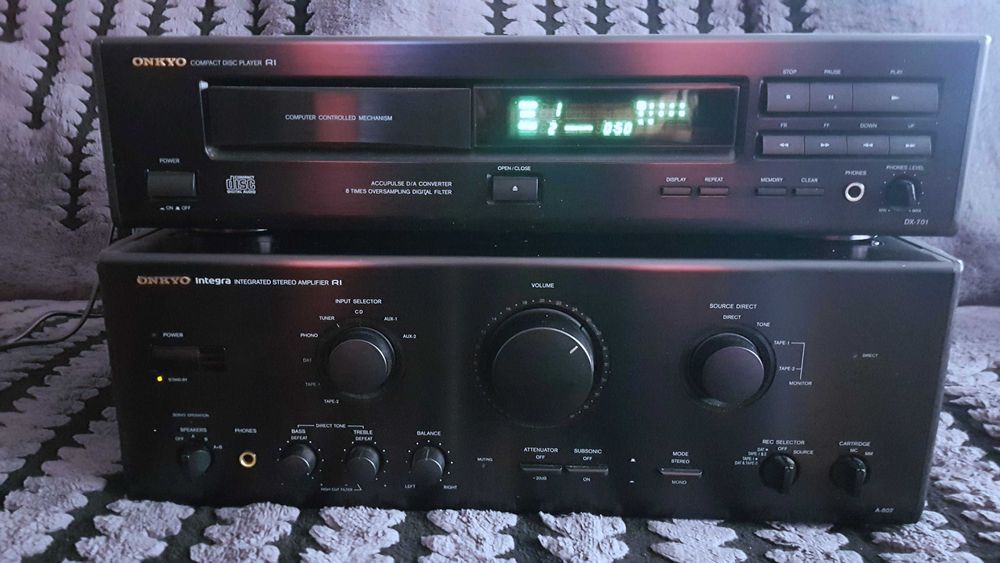 Set de referinta ONKYO INTEGRA amplificator A-807 + cd-player DX-701 Nojorid • OLX.ro
