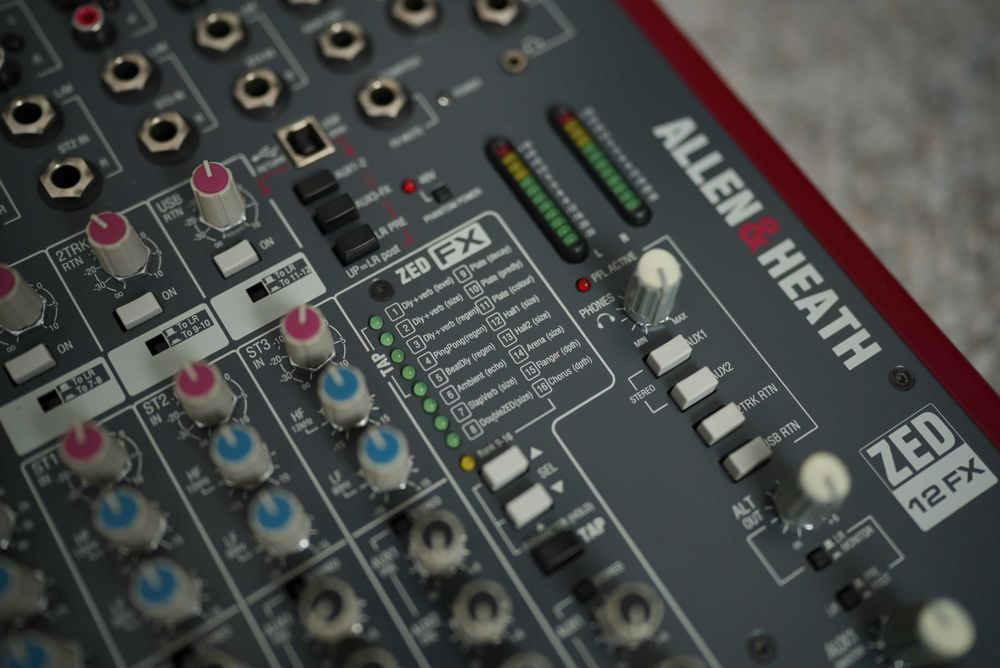 Mixer Allen Heath Zed 12 FX Medias • OLX.ro