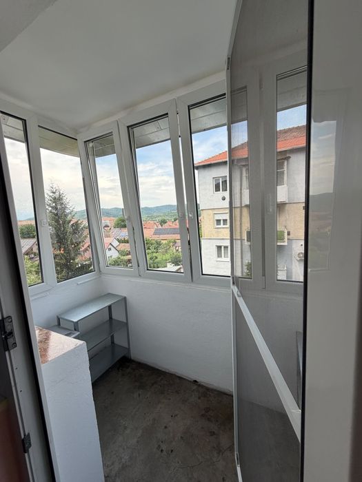 Apartament si garaj , apartament cu 3 camere semidecomandat | 60 mp ...
