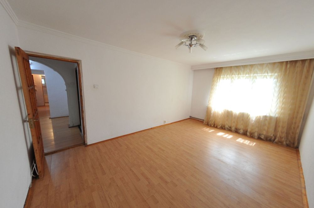 Vanzare apartament 3 camere decomandat, Targoviste Micro 12 Targoviste • OLX.ro