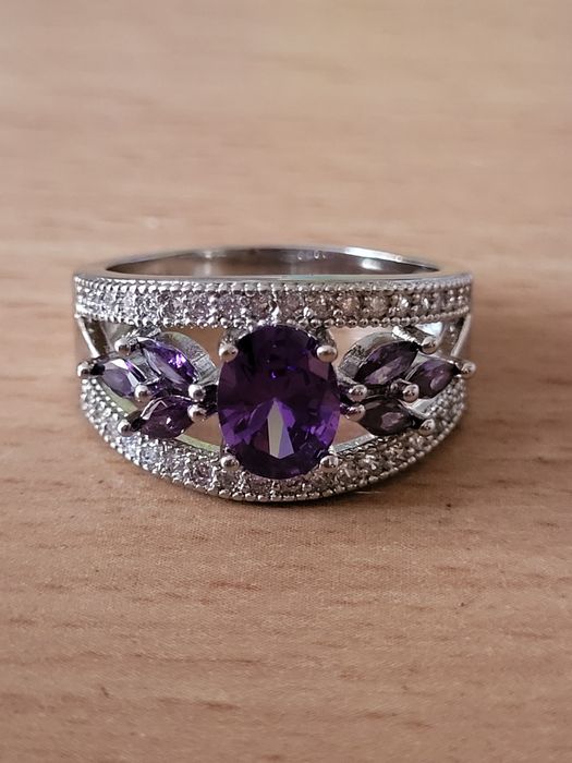 Inel argint, cu zirconii mov, nr. 7 -17.3 mm Timisoara • OLX.ro