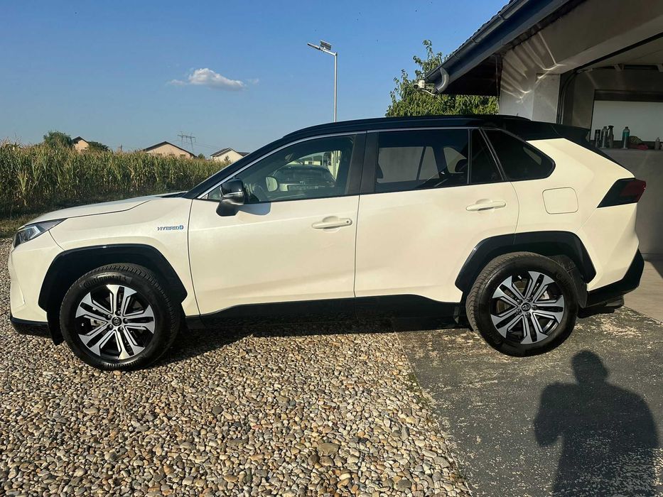 Toyota RAV4 2.5 4x4 Hybrid Style Bi-Tone Distronic 120.000km Bucuresti ...
