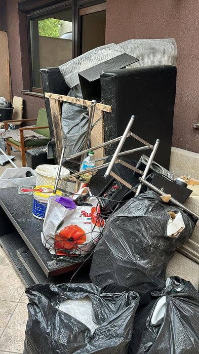 Transport moloz Debarasare mobila veche Evacuare moloz Car moloz ...