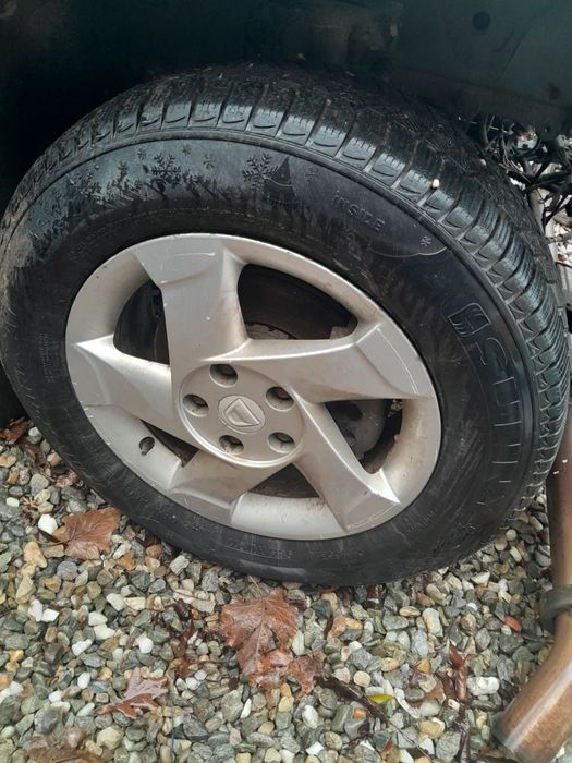 Jante aliaj dacia duster cu anvelope M-S noi Pitesti • OLX.ro