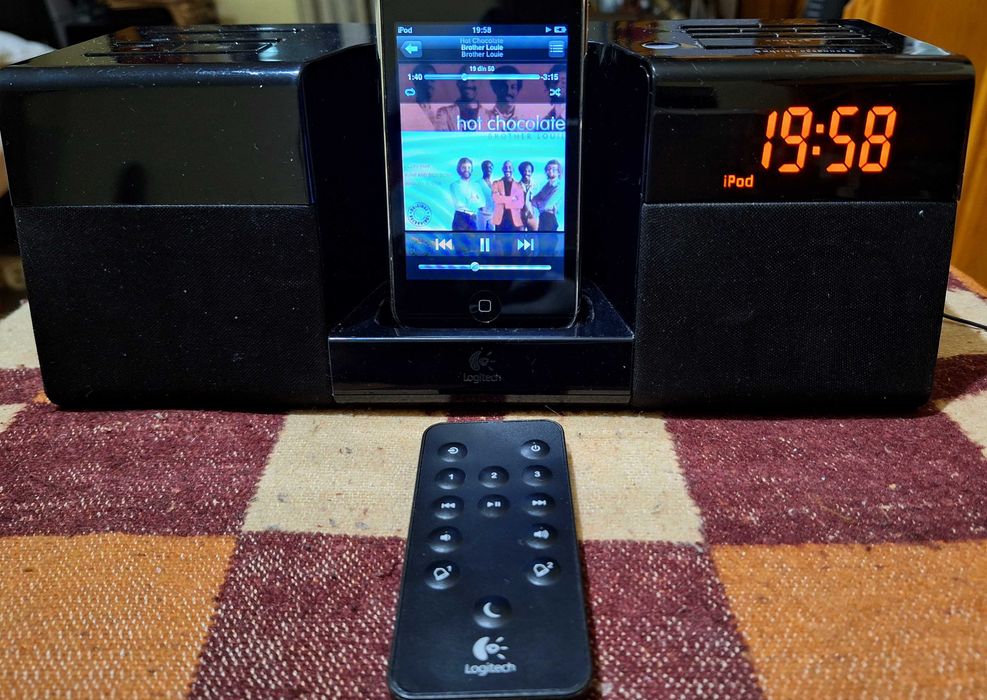 Logitech Pure-Fi Anytime radio-clock-iPhone dock Iasi • OLX.ro