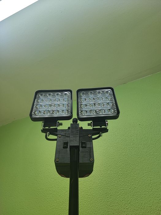 Proiector led dublu cu trepied 2.1 m pe acumulator Parkside 20v Galati ...