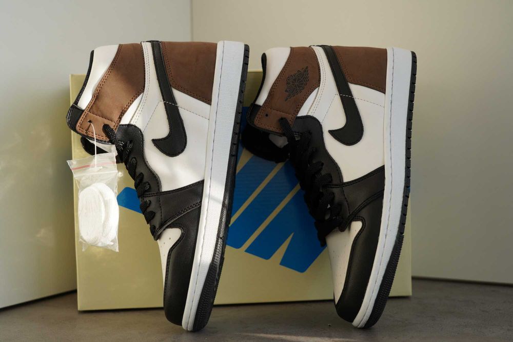 Adidasi JORDAN 1 Retro High OG Black Toe, Patent Bred, Mocha, Obsidian ...