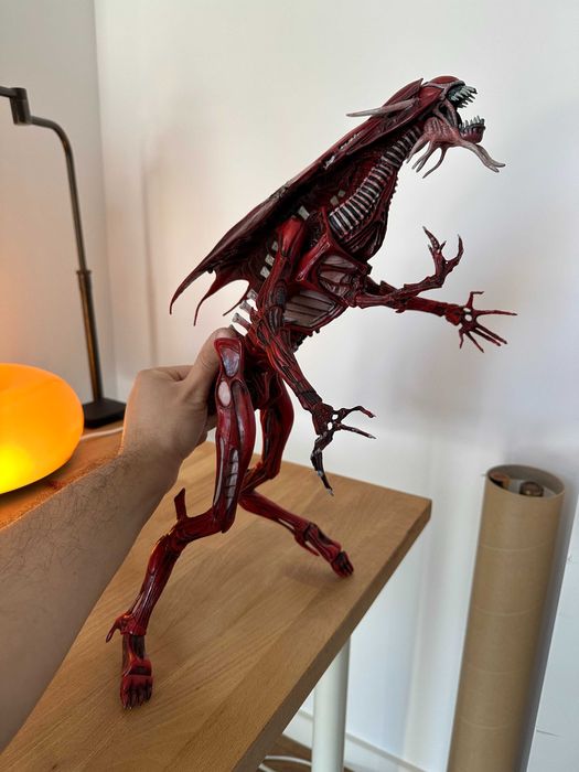 Figurina NECA Alien Genocide Red Queen Corbeanca • OLX.ro