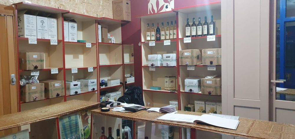 Spatiu Comercial Orizont 3000 aflat pe Strada Uranus Drumul Carului ...