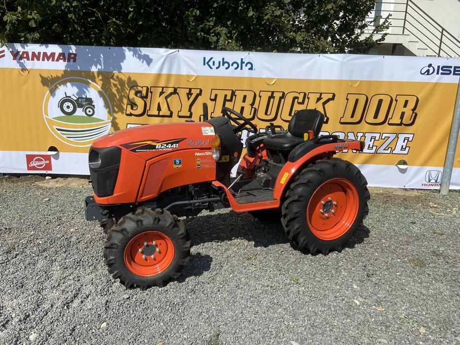 Tractor japonez NOU, Kubota B2441, 24cp, 4x4 Simand • OLX.ro
