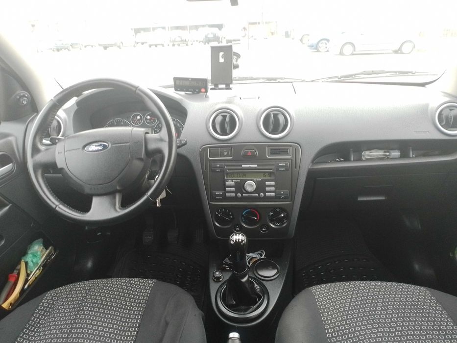 Proprietar vand masina Ford Fusion 49000km Craiova • OLX.ro