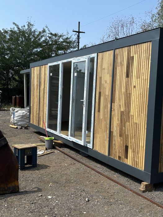 Vand container modular 3m x 8m lungime cu grup sanitar pentru locuit ...