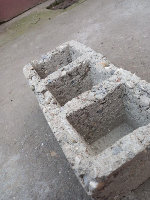 Vand caramida mare , mica si boltari Mizil • OLX.ro