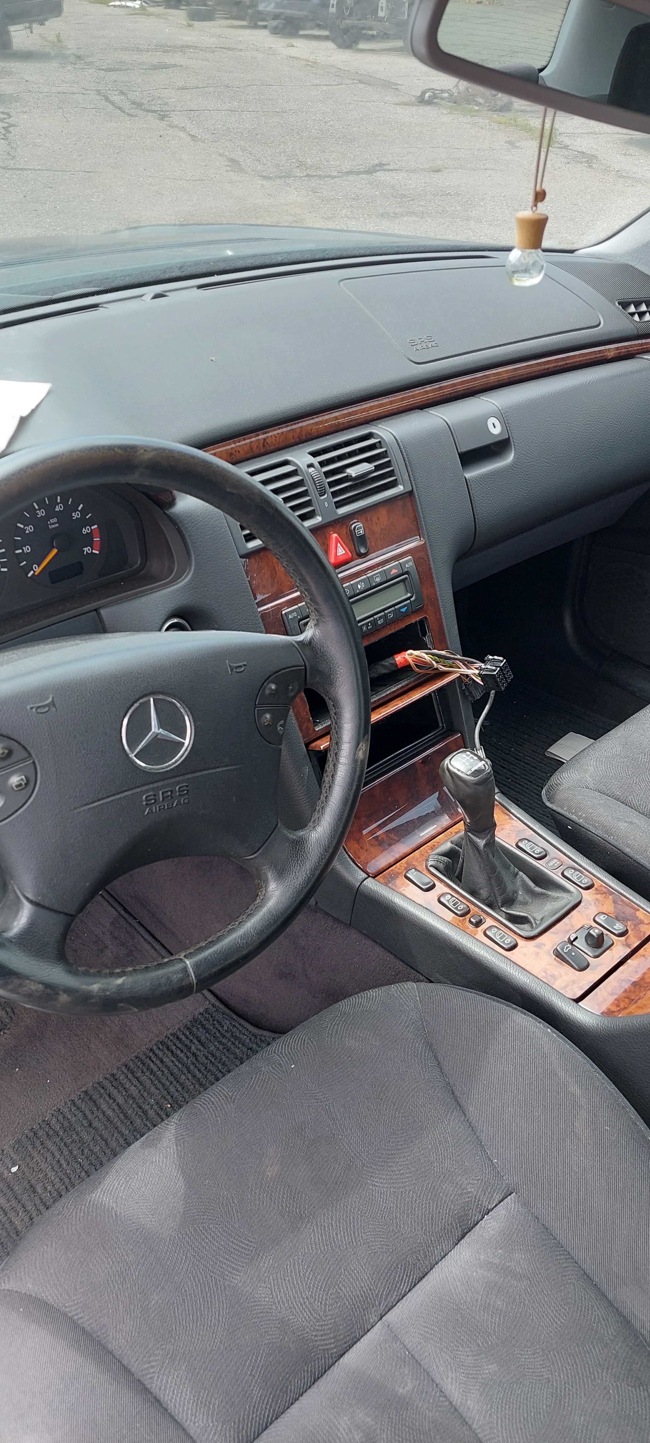Mercedes-Benz E 200 2.0 i , Мерцедес Е200 компресор на части! 2000г. гр ...