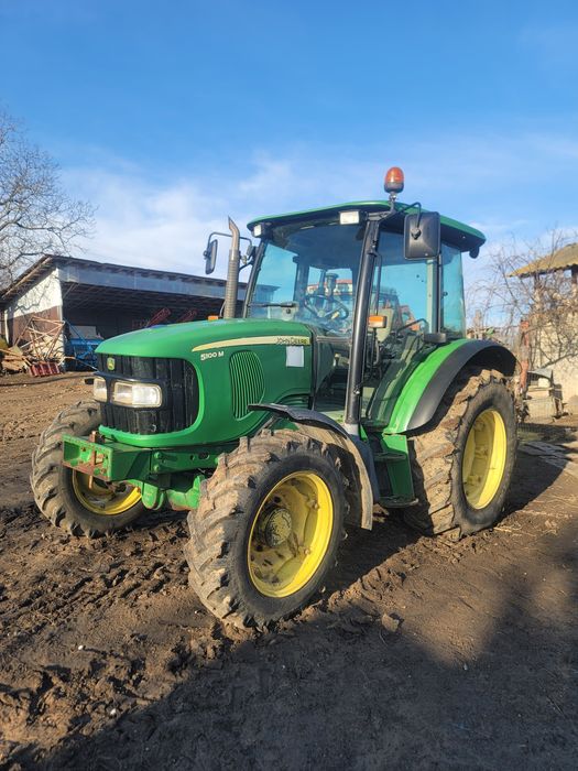 Tractor john deere 5100 m Ireasca • OLX.ro