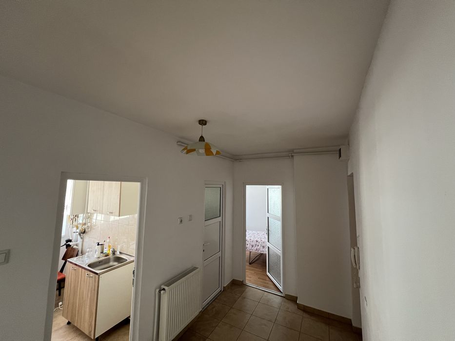 Vand apartament 2 camere decomandat 45 mp utilli Moinesti • OLX.ro