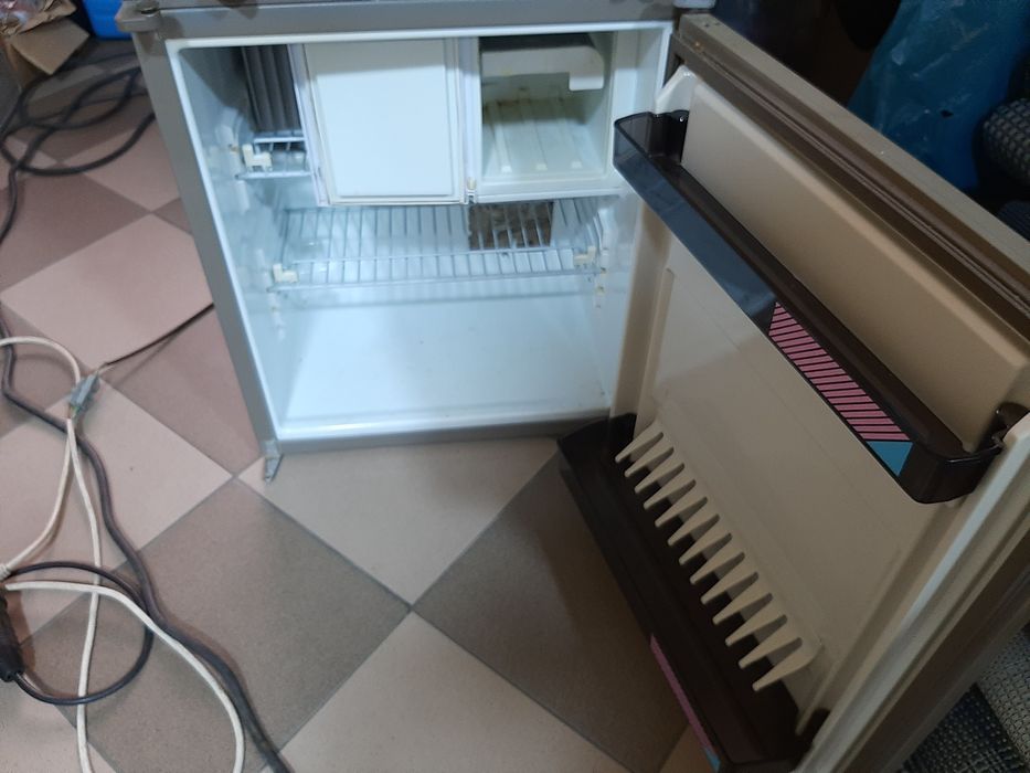 Frigider rulota-barca -camper 12v-gaz-220v Caracal • OLX.ro