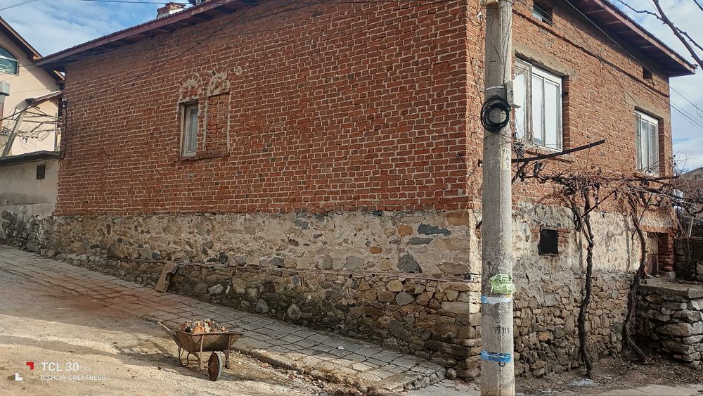 Къща с двор 1000 кв/м гр. Ветрен • OLX.bg