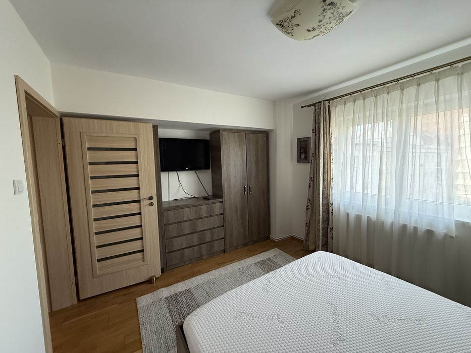 Apartament 3 camere, Calea Dumbravii, zona Finante Sibiu • OLX.ro