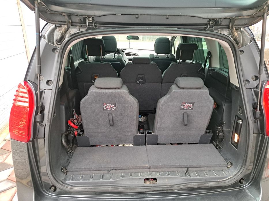 Peugeot 5008 Allure 1.6 Hdi 7 locuri Oradea • OLX.ro
