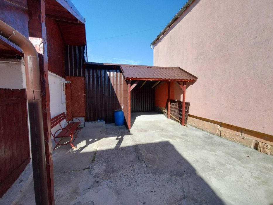 Casa renovata cu garaj, beci, bucatarie vara Dumbraveni • OLX.ro