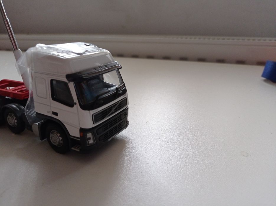 Macheta scara 1:50 cap tractor Volvo Bucuresti Sectorul 1 • OLX.ro