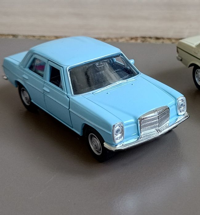 Mercedes-Benz® W114 W115 Bot de Cal /8 machetă ~12cm Bucuresti Sectorul ...