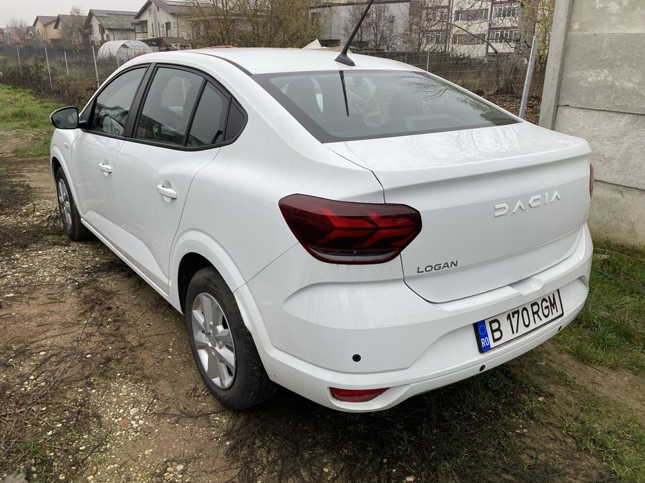 Dacia Logan avariat/lovit 2023 Rosu • OLX.ro