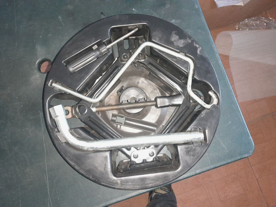 Set cric Cheie Roti kit pana Dacia Logan Sandero Doker Renault Clio ...