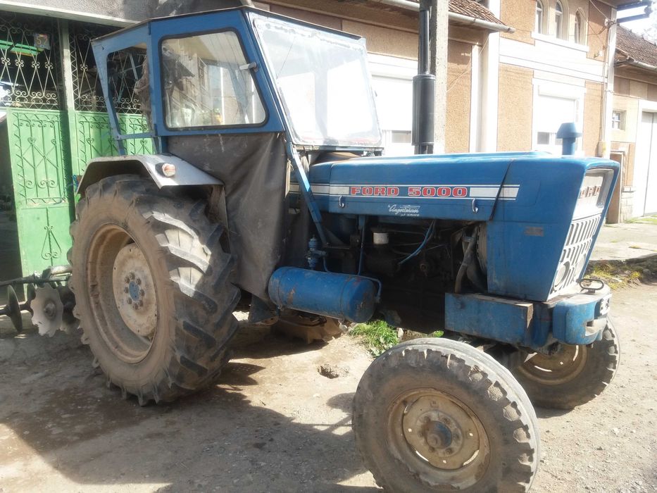 Tractor FORD 5000, stare F BUNA, NEGOCIABIL Seghiste • OLX.ro