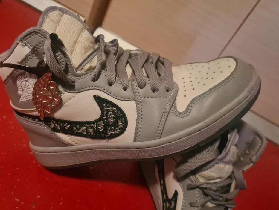 Adidași Nike Dior mar 37 la 300 lei Timișoara Timisoara • OLX.ro