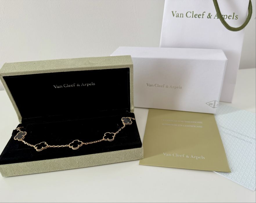 Van Cleef & Arpels Гривна с 18к Златно покритие - Цвят Черен + Кутия гр. Бургас Банево • OLX.bg