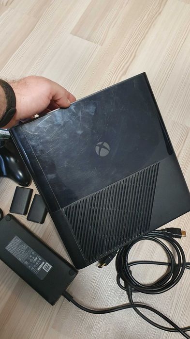 Xbox 360 E Modat + Kinect + 5 controller original cu HDMI Sibiu • OLX.ro