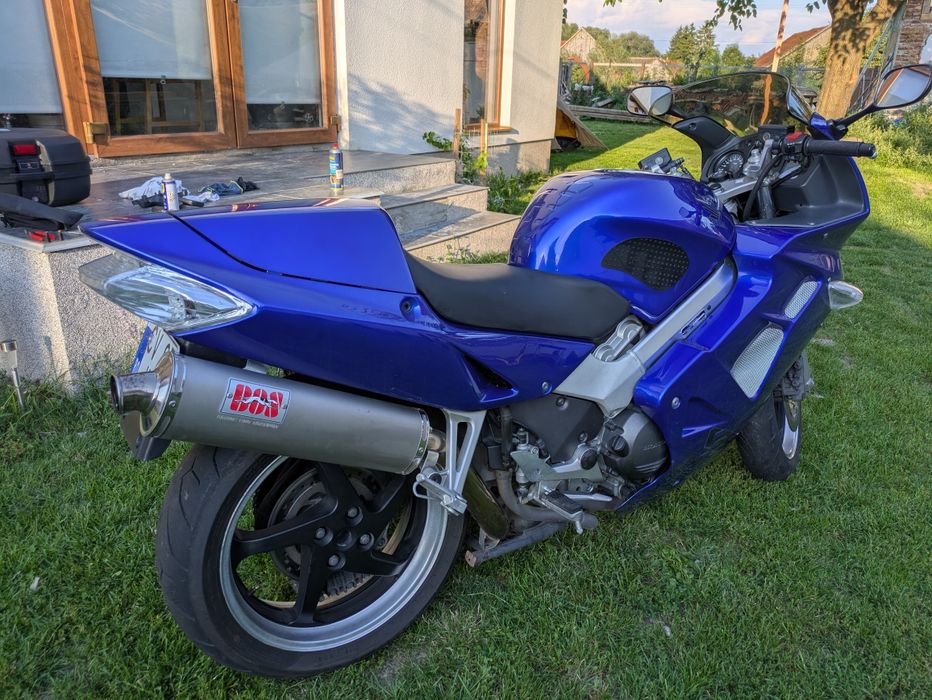 Honda Vfr 800 rc46 cu 3 cutii și accesorii Ilieni • OLX.ro