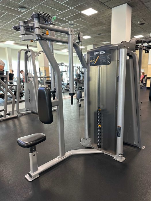 Precor - read delt / pec fly гр. Варна Младост 1 • OLX.bg